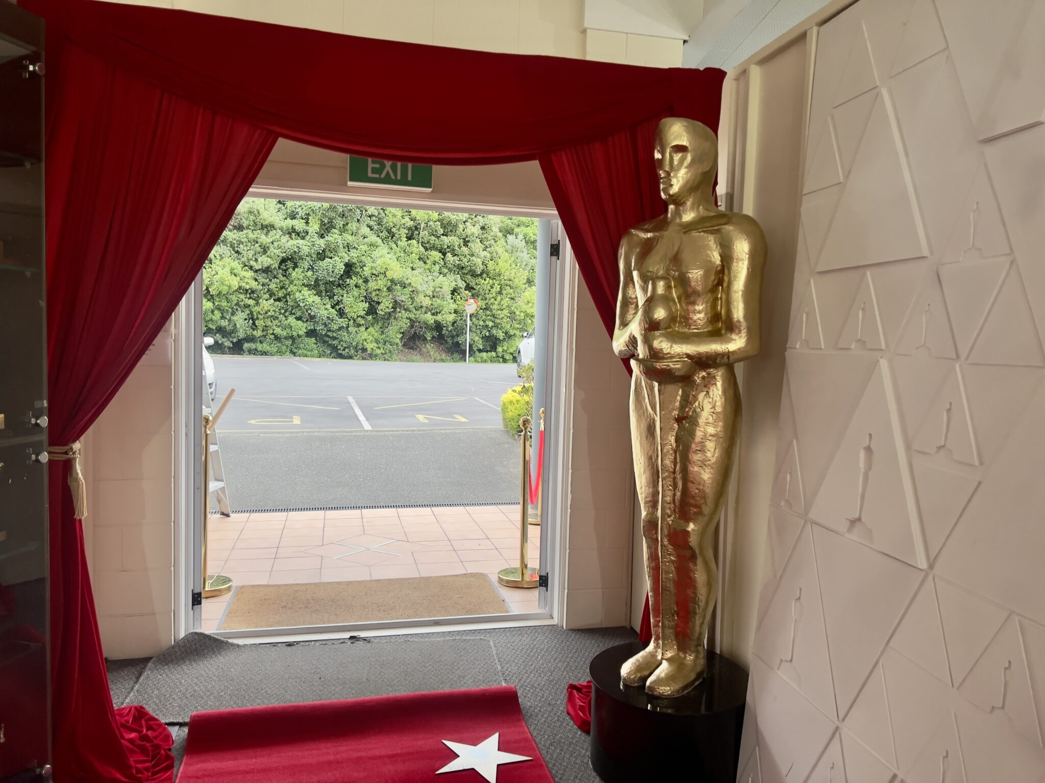 Night at the Oscars / Academy Awards Theme Decor – PartyCrate