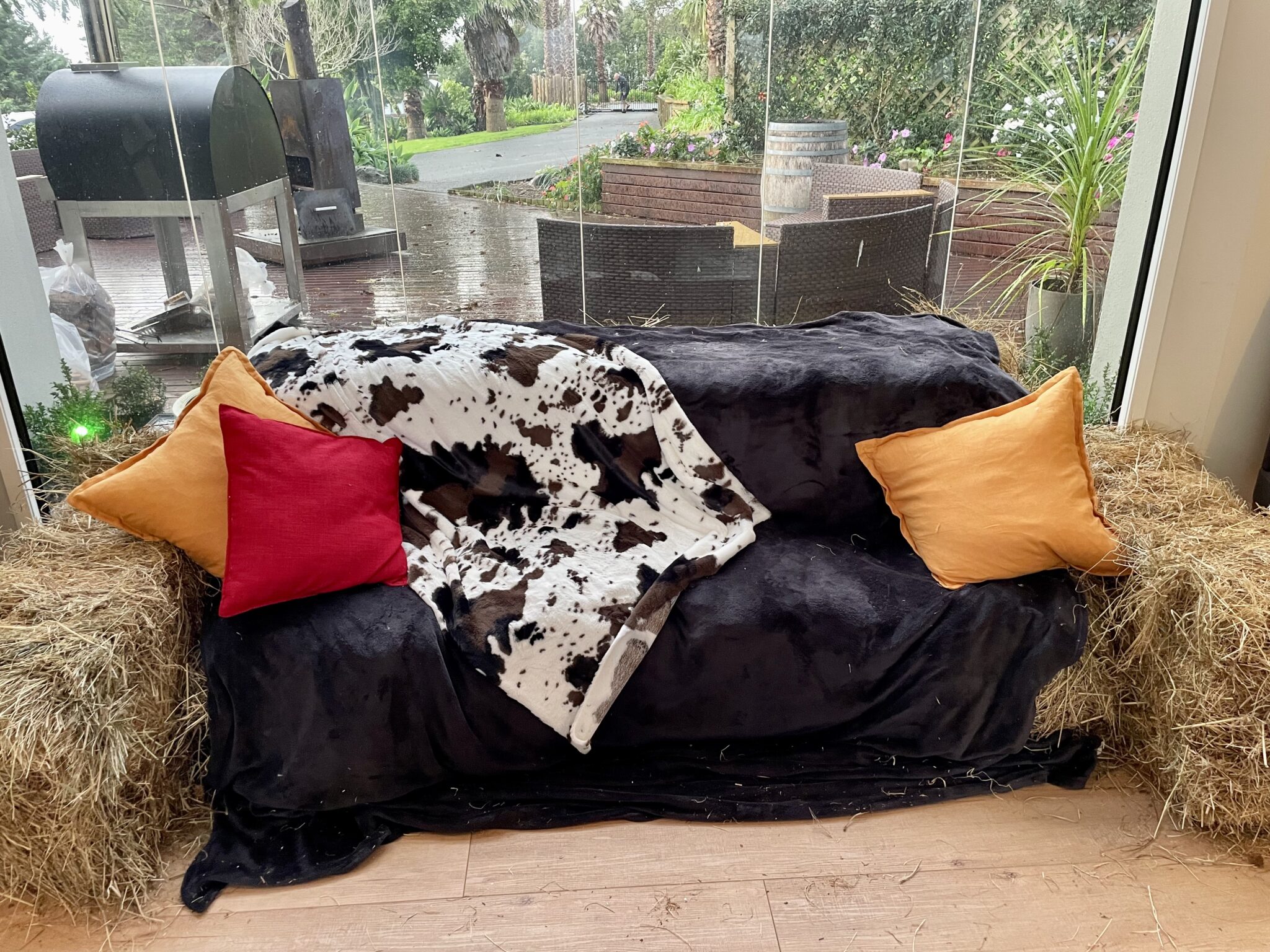 Barn Party / Country Western Theme Events – PartyCrate