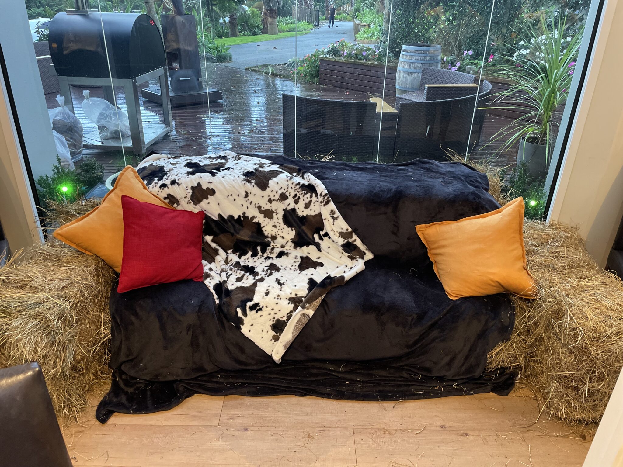 Barn Party / Country Western Theme Events – PartyCrate